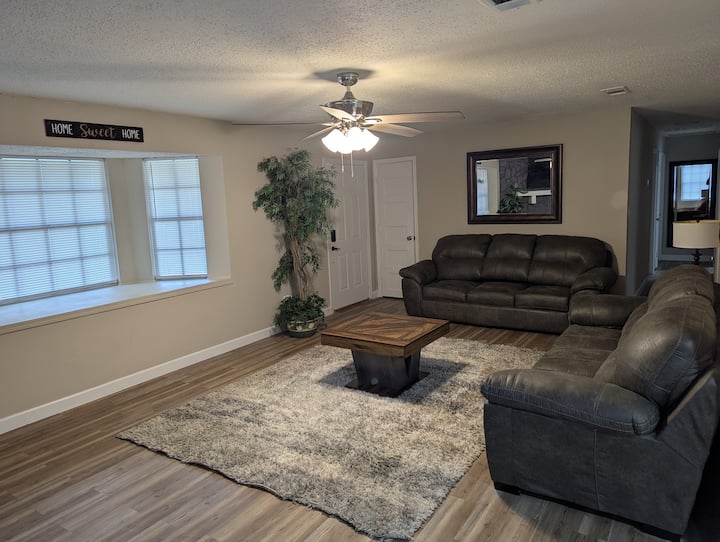 Littles Cozy Getaway
Sleeps 12 - Albany, GA
