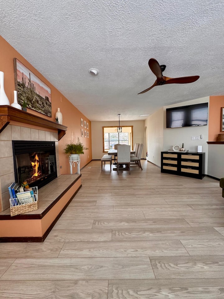 Clay & Cactus-hottub-firepit-arcade-home-sleep13 - Albuquerque, NM