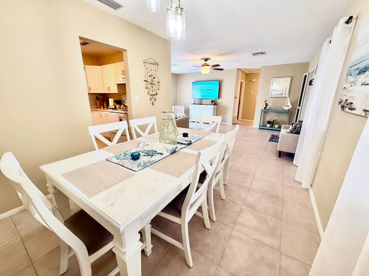 Dog Friendly Getaway W/ Game Room + Beaches Close - Port Charlotte, FL