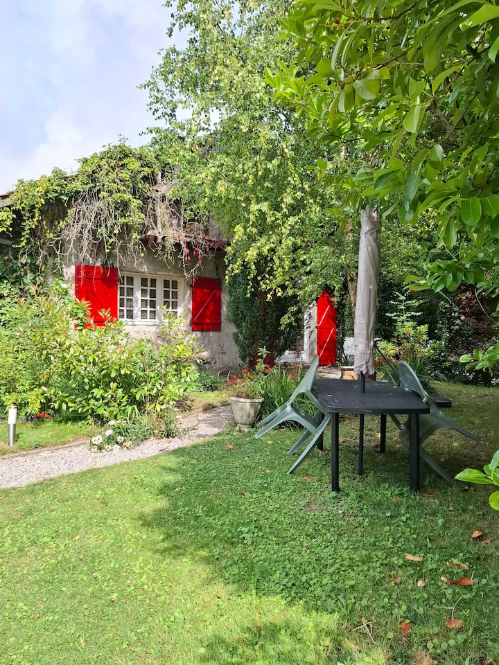 Dans Un éCrin De Verdure - Verton