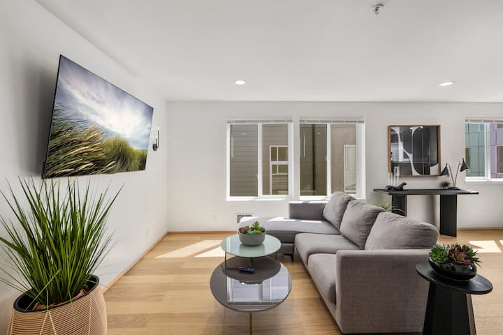 Modern 2br/2ba · Covered Parking · Near Green Lake - Shoreline, WA