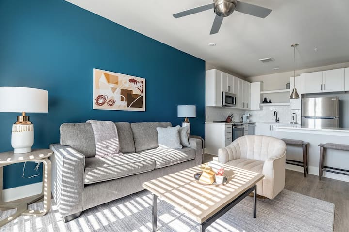 Landing | Incredible 1bd, Yoga Studio, Game Room - Savannah