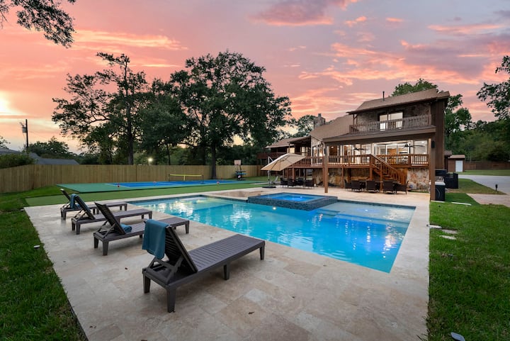 2 Homes W/ Pickleball, Golf, Pool, Spa, Gameroom - Willis, TX