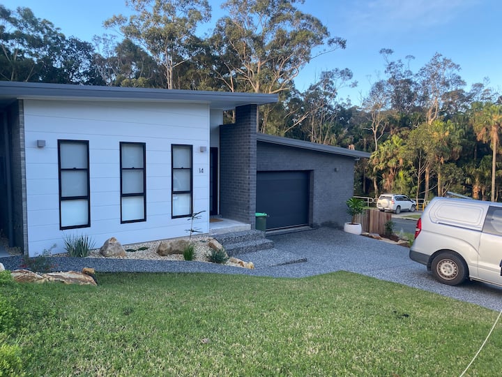 Salty Palms
Relaxed Coastal Escape @ Blueys Beach - Forster