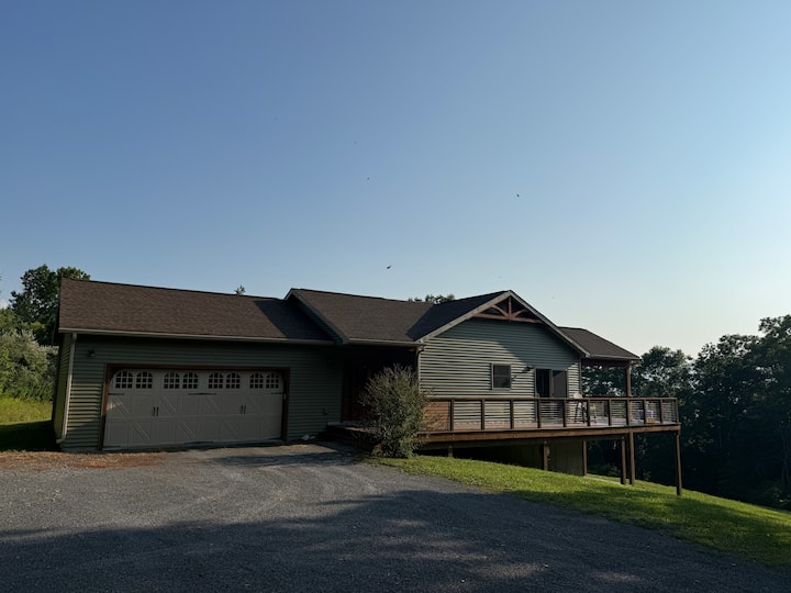 Spacious Seneca Lake Retreat - Dundee, NY