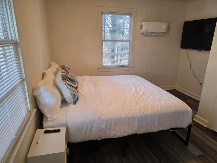 King 1br Near Haywood Mall & Woodruff (2nd Floor) - Greenville, SC