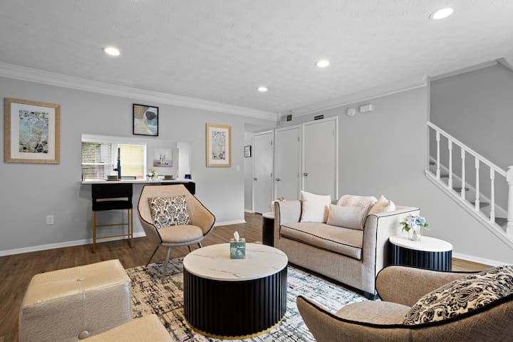Chic Escape With Outdoor Space - Smyrna, GA