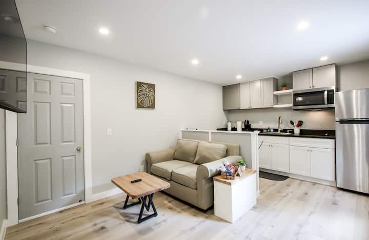 Little Local | Simple Savannah Stay - Savannah