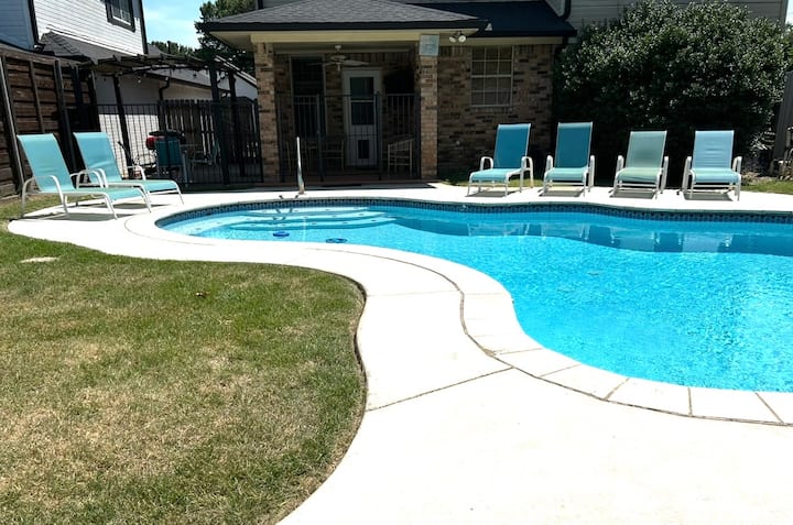 Comfortable 4 Bedroom With Pool Near Dallas - Irving, TX