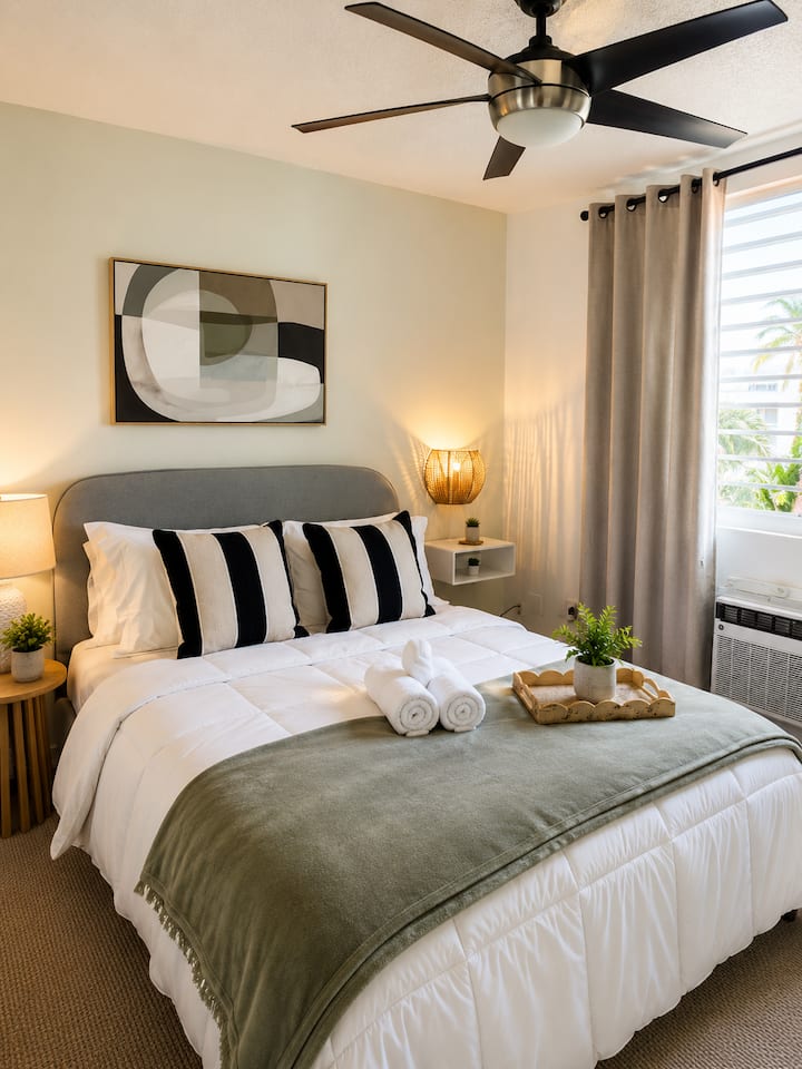 Steps To The Beach, Dining & City Life | Condado - San Juan