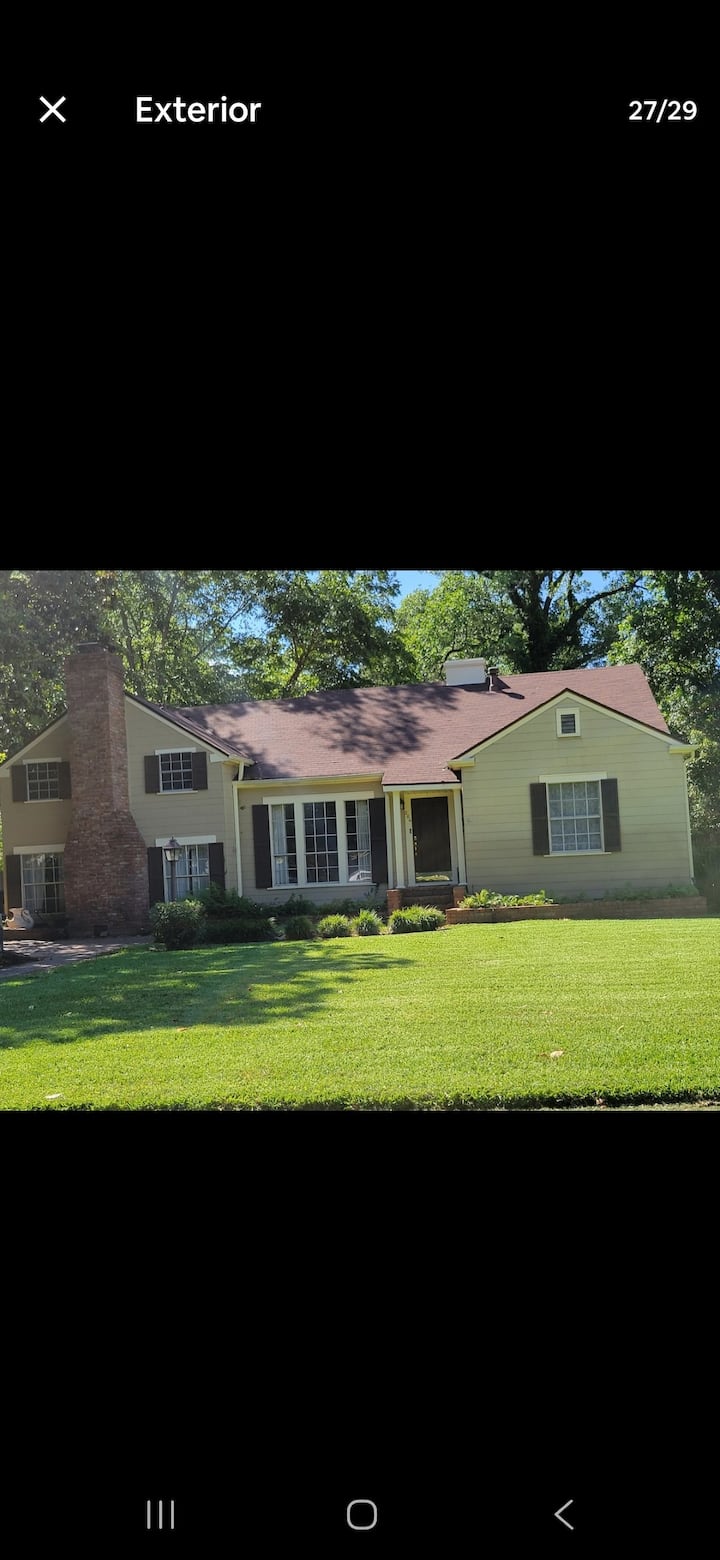 Elegant 3 Bedroom Homewith Pool - Bossier City, LA