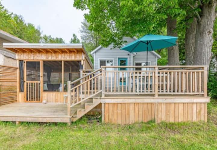 The Cozy Westmeath 4 Season Cottage - Ontario