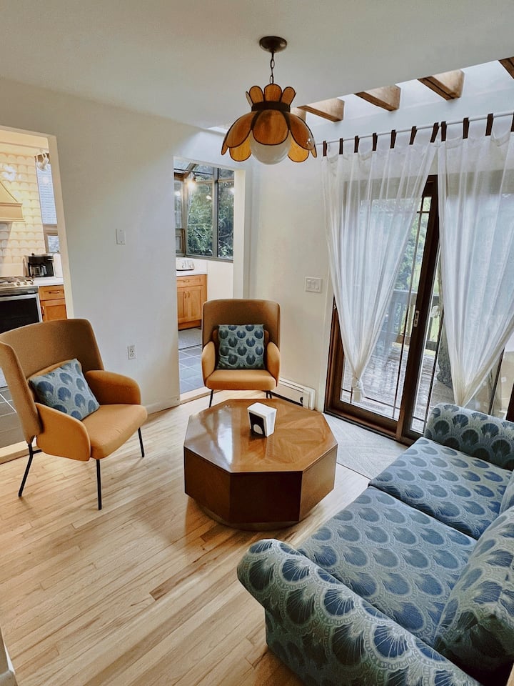Tranquil Mid-century Modern Home - White Plains