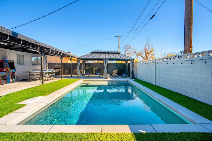 Grand 8br Oasis – Pool, Spa & Backyard Games - 拉斯維加斯, NV