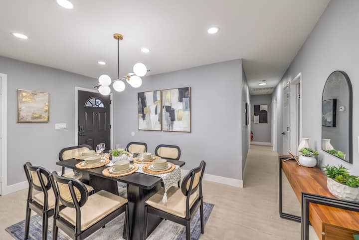 Grand 6-bedroom Escape – Perfect For Groups - Las Vegas, NV