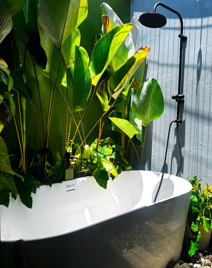Jungle Studio 2.0 W/ Bathtub, Netflix & Fast Wifi - Cagayan de Oro