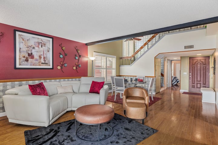 Spacious 3br 3ba Located Near Dt - San Diego, CA