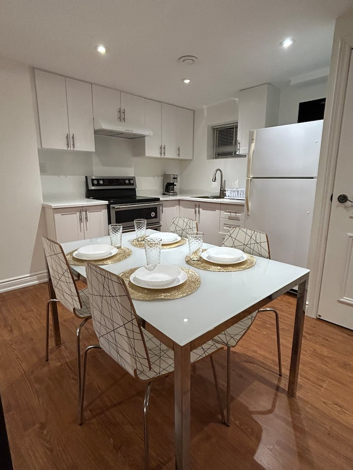 Private Family-friendly 2-br Apt - Vaughan