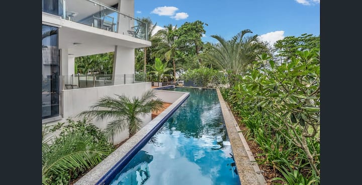 Penthouse Dunk Island Views Prime Village Location - Mission Beach