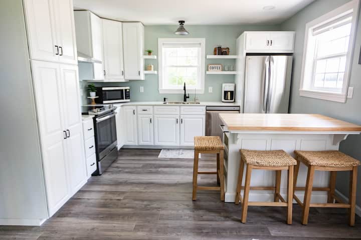 Point’s Pine Grove Cottage. - Stevens Point, WI