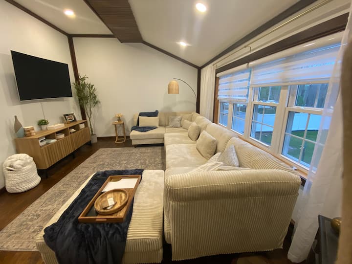 Coastal Comfort In Northport 4br - Northport, NY