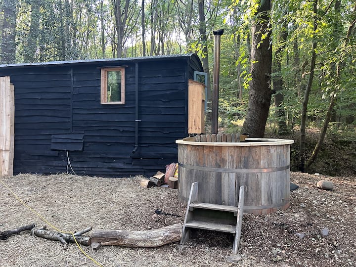 Secluded Rustic Forest Retreat With Hot Tub - Bewdley