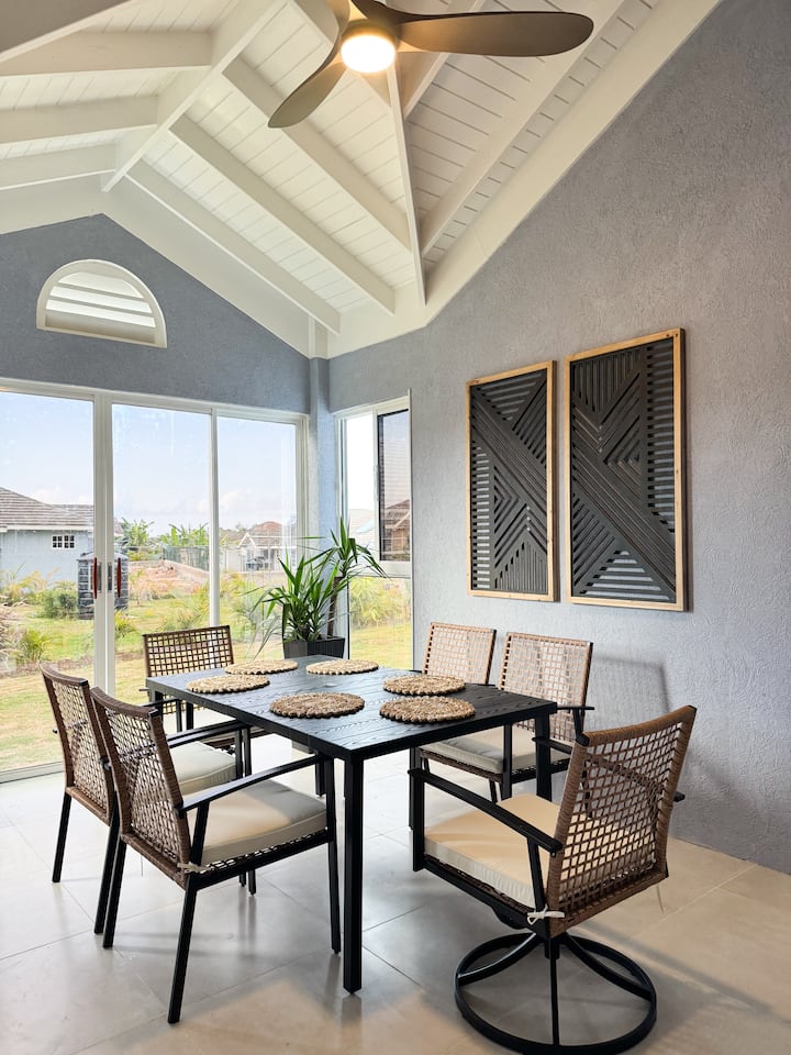 Zen Hideaway- 3 B/r 2 Bthrm W/ Patio And Game Room - Jamaïque