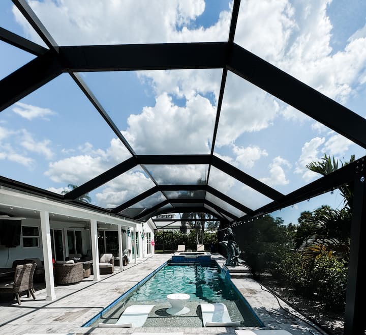 Esther Bay Retreat - Bonita Springs, FL