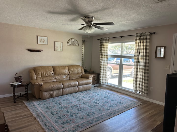 Cozy Florida Home - 10 Minutes To Downtown Npr - New Port Richey, FL