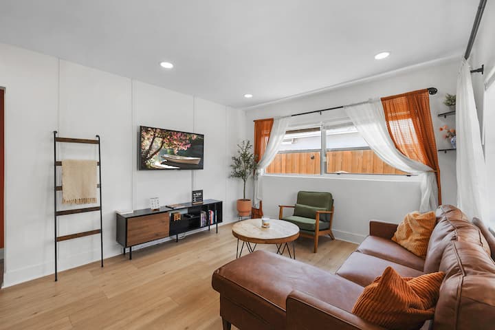 Private 2-bed Main House W/fenced Yard - 포트로더데일