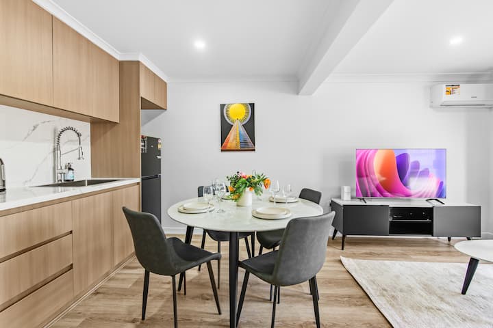 Stylish Studio Twin Q-beds Sleep 4|budget Friendly - Logan City