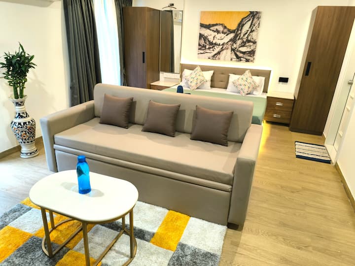 Orraica 204 : Airport | Wifi | Kitchen - Pune