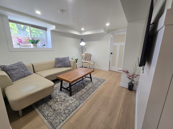 2br Apt + Private Yard & Entry - London