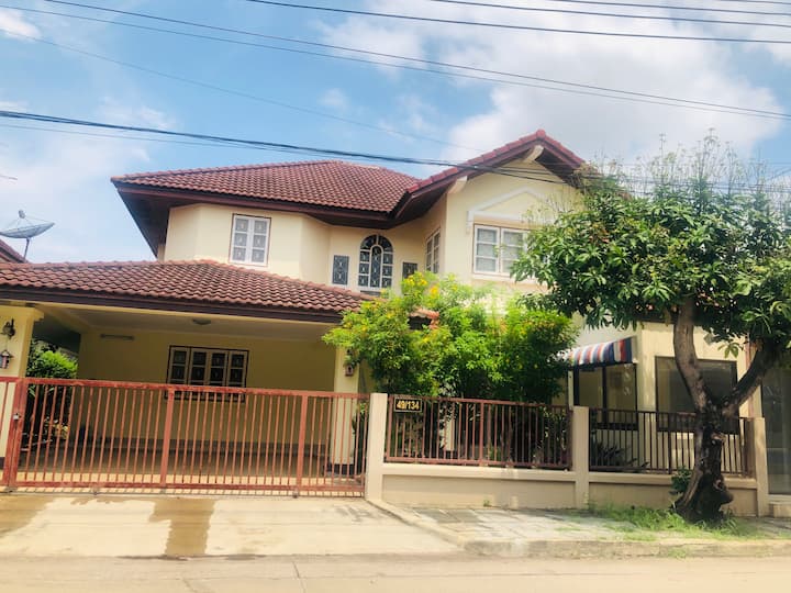 บ้านมีบุญมีสุขร่ำรวย - Lam Luk Ka