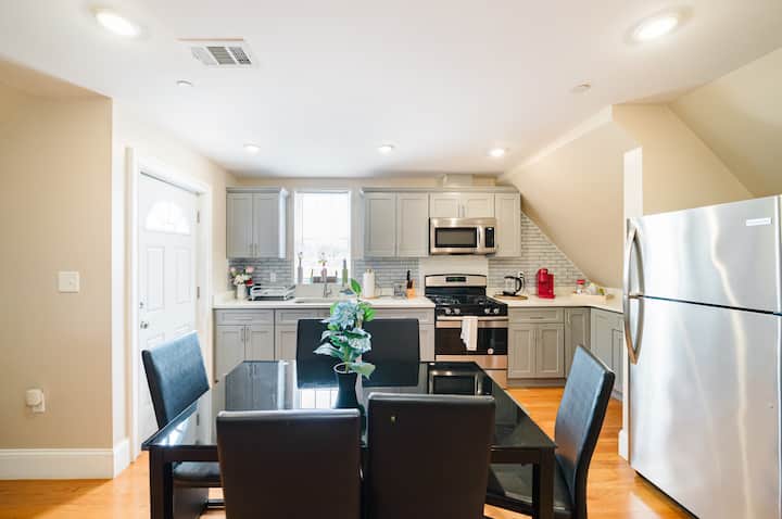 Entire Boston 4br Near Downtown/airport W/parking - Boston, MA