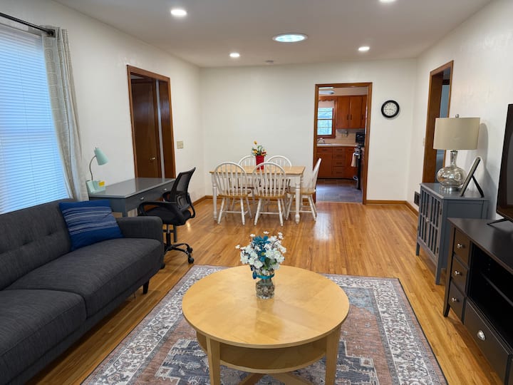 Warmth And Inviting 2 Bedroom 1 Bathroom Home - Bonus Township