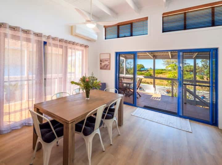 Corindi Beach House Right On The Beach Sleeps 4 - Red Rock