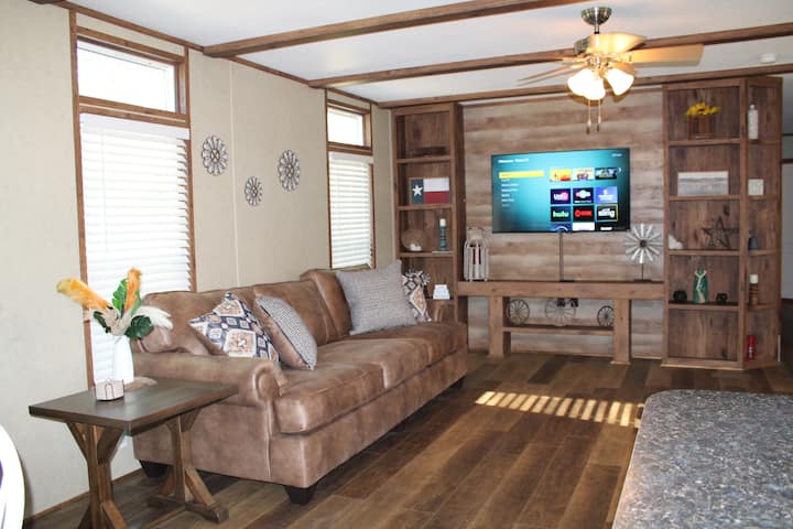 Countryside Retreat - Hooks, TX