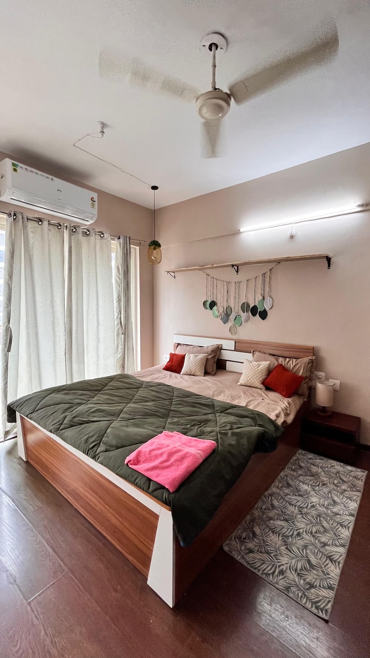 Spacious 4 Bhk Flat - Indore