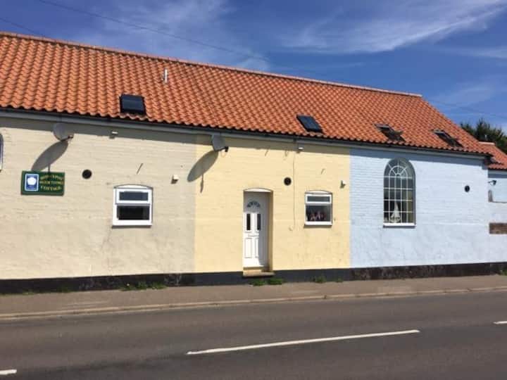 Knot Cottage - Cosy Seaside Cottage, Sleeps 4 - Wells-next-the-Sea