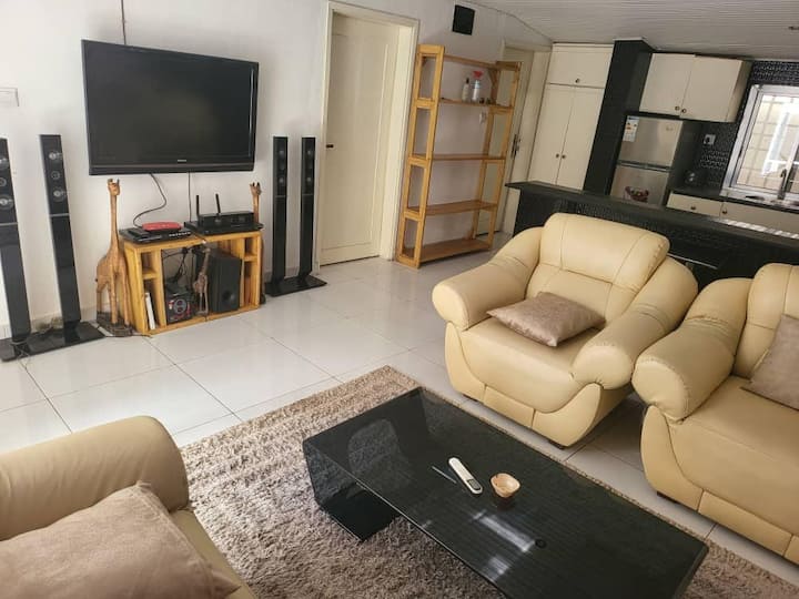 Cozy Cool 2 Bedroom Flat. - Sierra Leone
