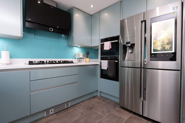 4 Bedroom House With Parking - Oxfordshire