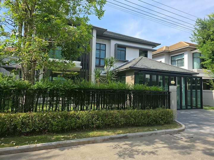 Pinklao Luxe Garden Villa - Bang Yai