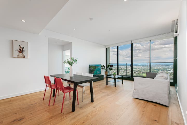 Convenient And Central Two Bed With Sky View - Parramatta