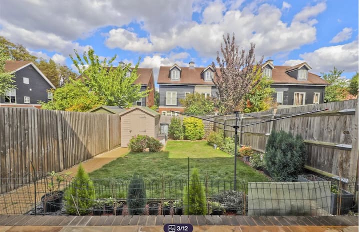 Private Floor. En-suite Bathroom. Private Room. - Ruislip