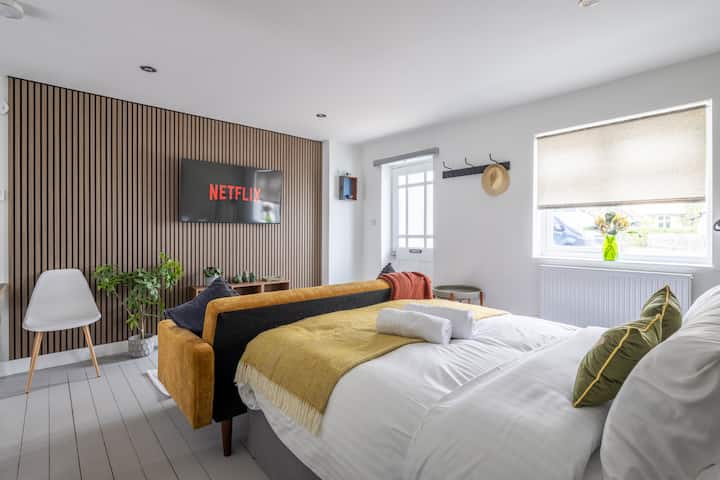 Modern Central Studio With Parking - Cambridge