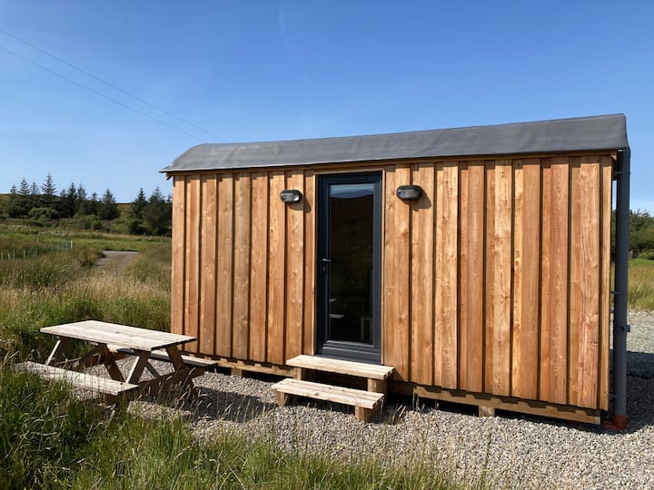 Shepherd's Hut (Hut 2, Braebost Croft) - Skye