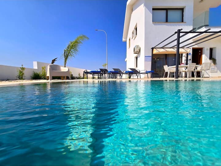 Larnaca Villa - Перволия