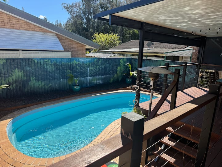 Coastal Poolside Home In Urunga. - Urunga