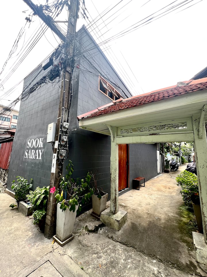 Sook Sabay Entire Home: Trok Wat Ratchanatda - Bangkok